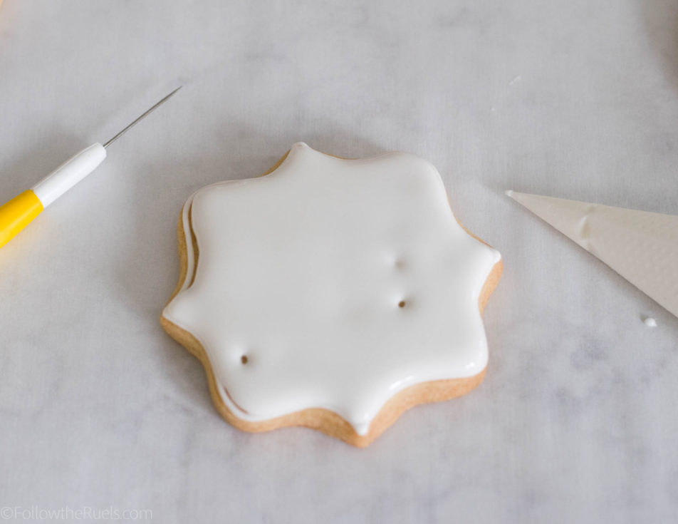 How to Pipe Perfect Icing